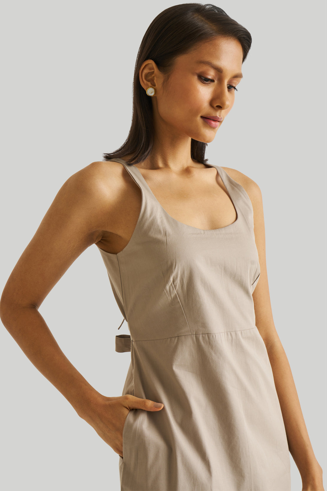 Fitted Knee Length Dress in Ecru – Reistor