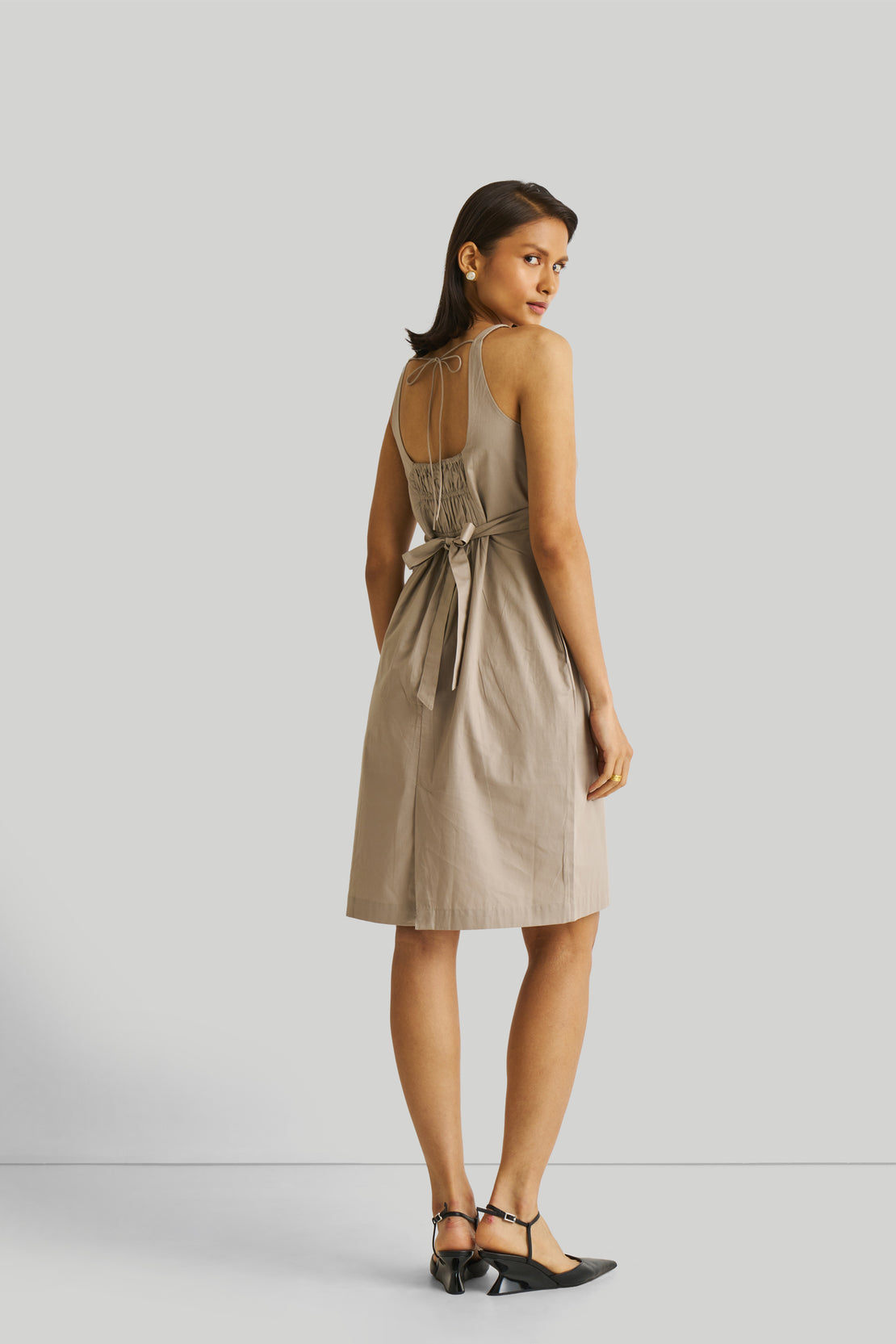 Fitted Knee Length Dress in Ecru – Reistor