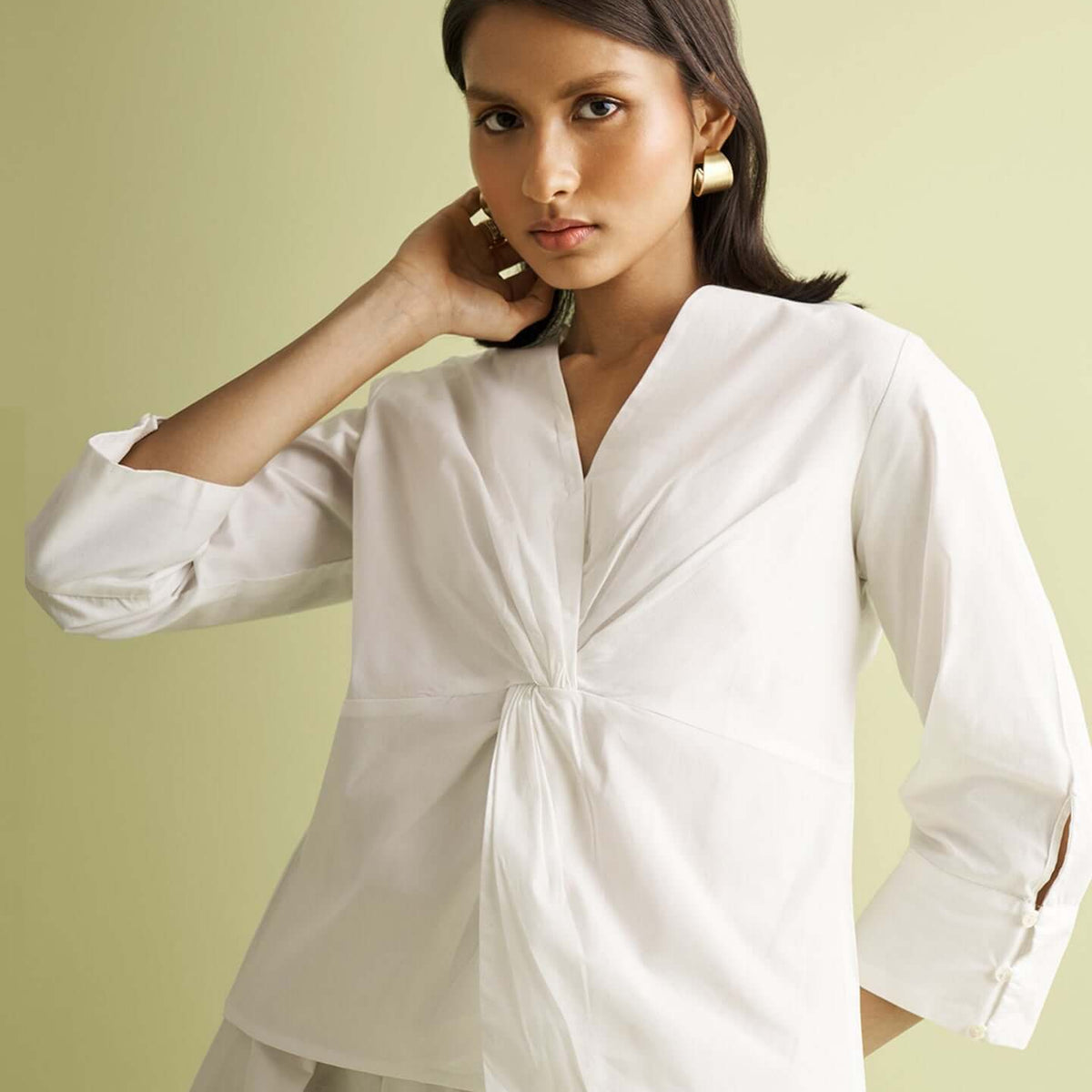 Chic Women's White Tops: Front Twist – Reistor