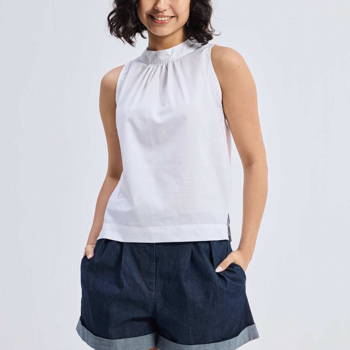 High-Neck Top with Gathers in White – Reistor